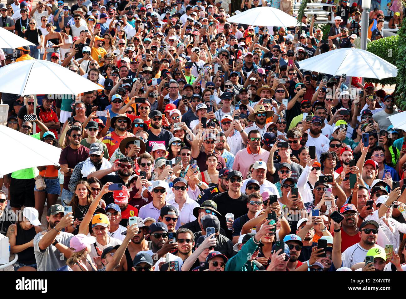 Miami grand prix crowd hi-res stock photography and images - Alamy