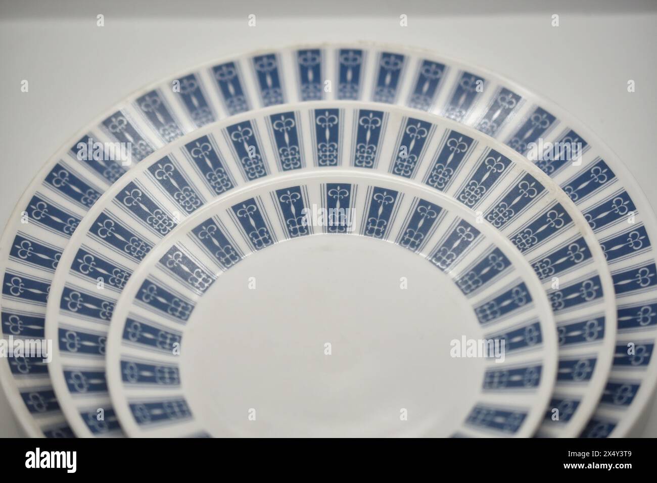 dinner set with retro blue and white pattern Stock Photo - Alamy