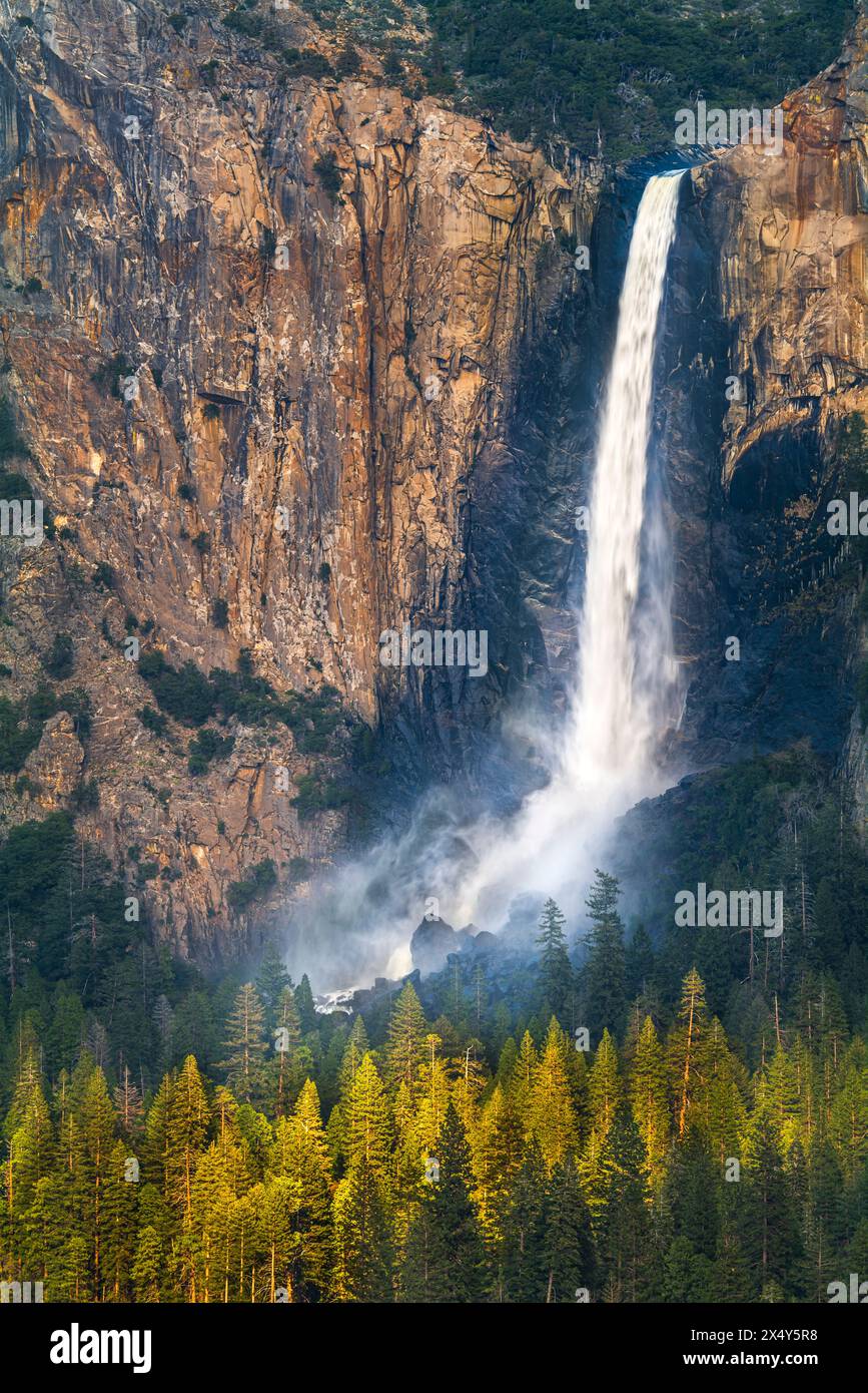 BRIDALVEIL FALL & CATHEDRAL ROCKS TUNNEL VIEW YOSEMITE NATIONAL PARK ...