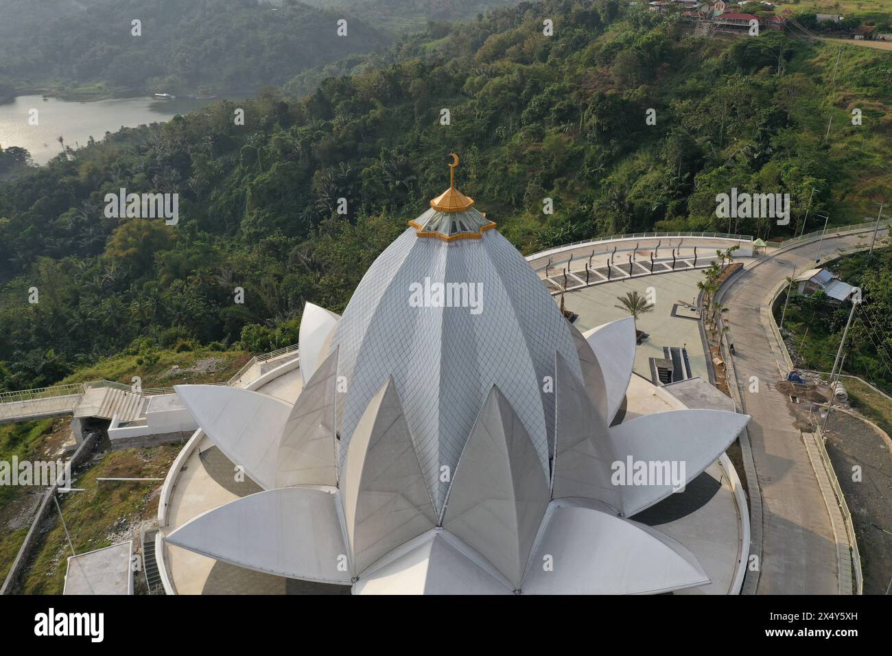 Mosque west java hi-res stock photography and images - Alamy