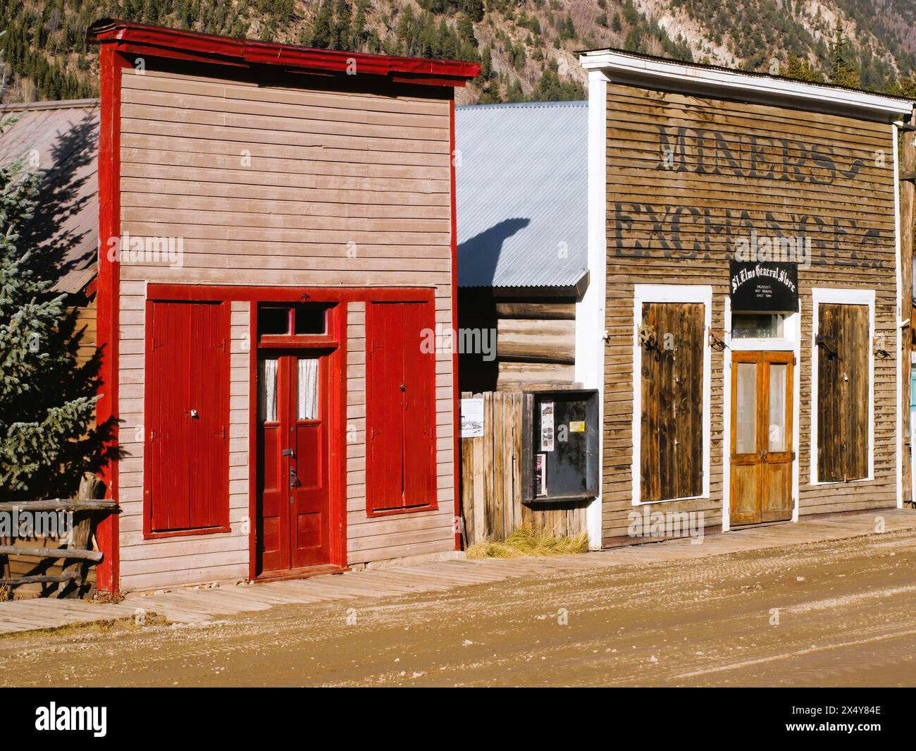 Ghost town business structures hi-res stock photography and images - Alamy