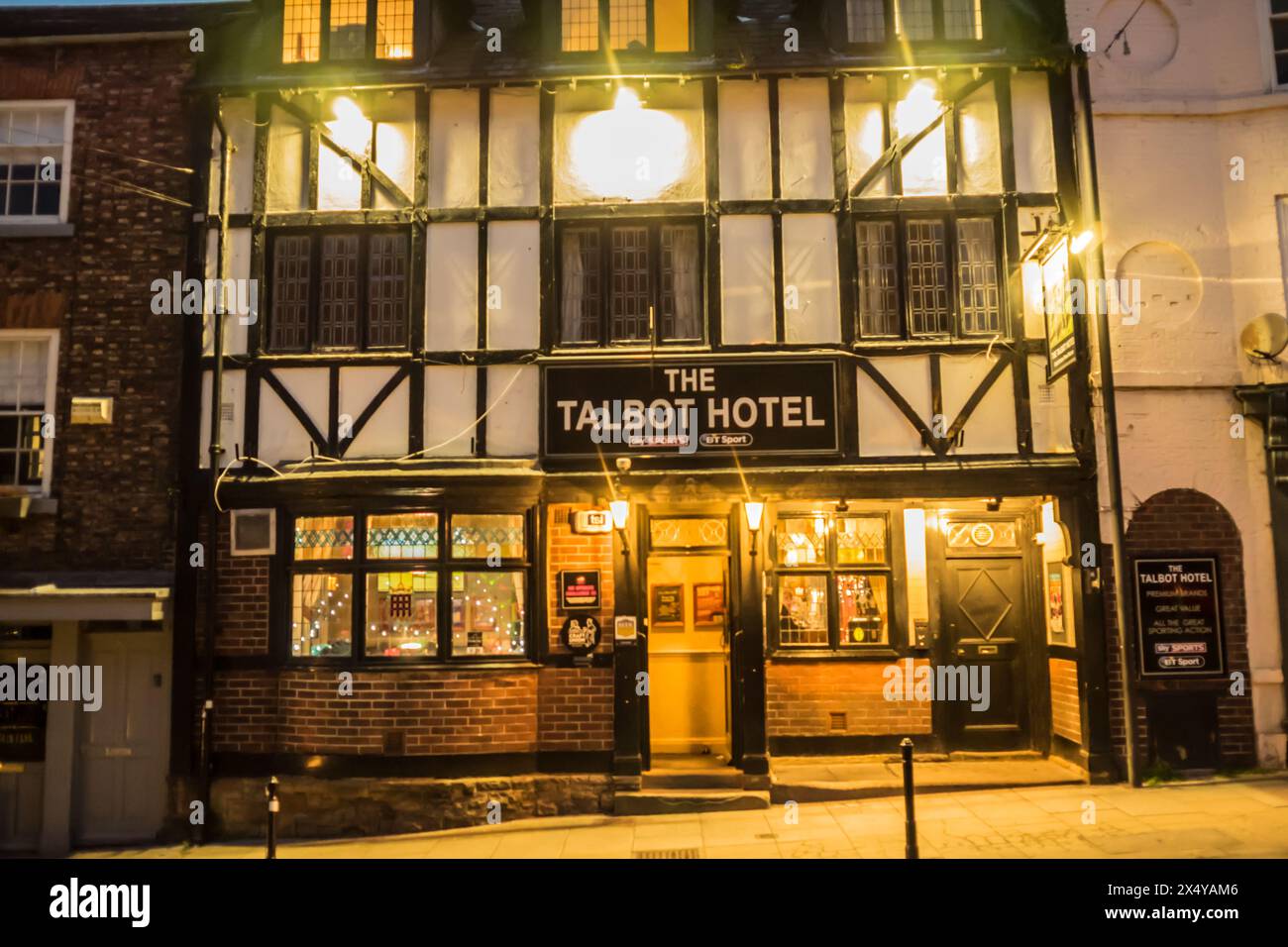 The Talbot Hotel at Night at Richmond North Yorkshire Stock Photo - Alamy