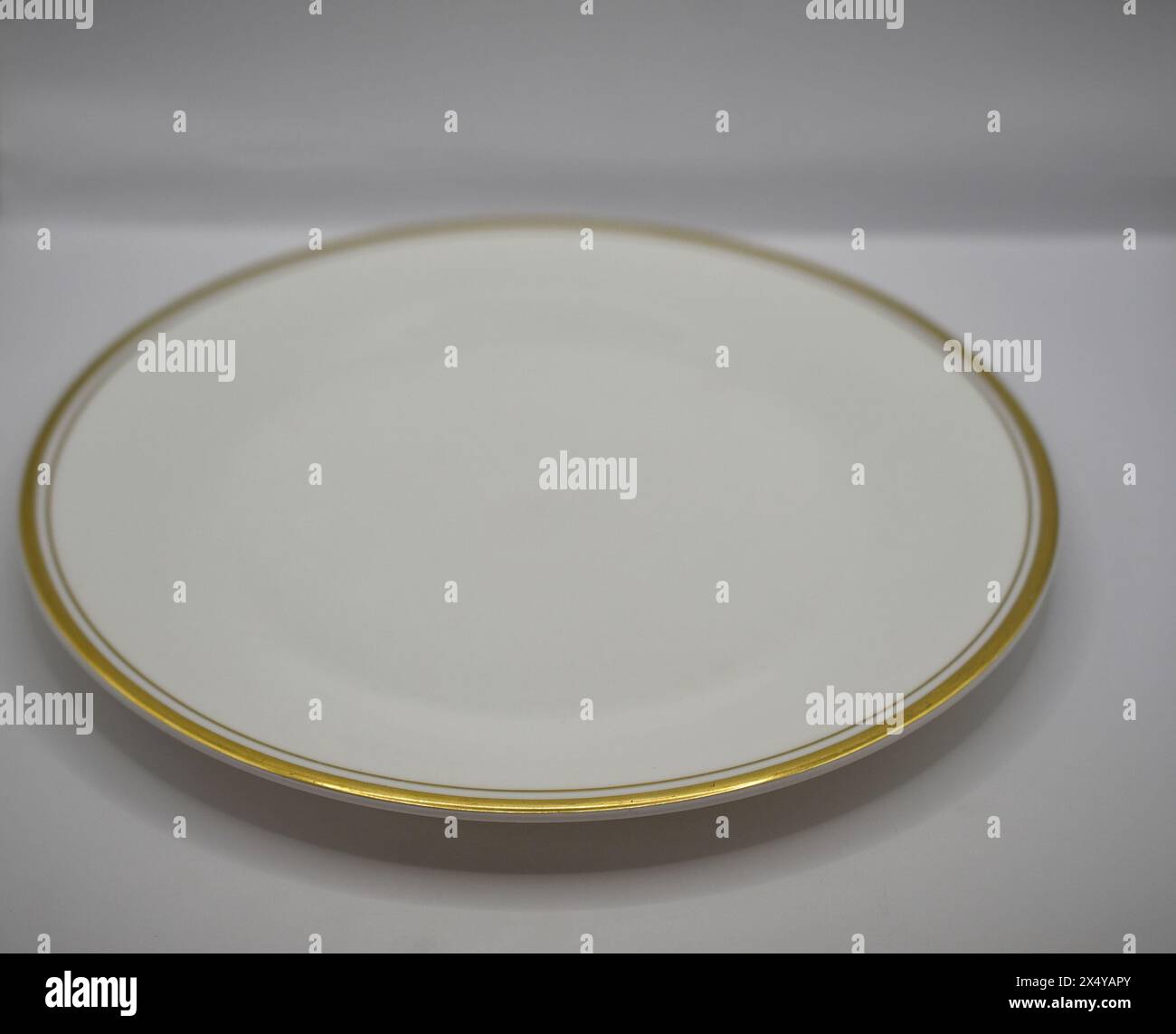 Gold dinner hi-res stock photography and images - Alamy