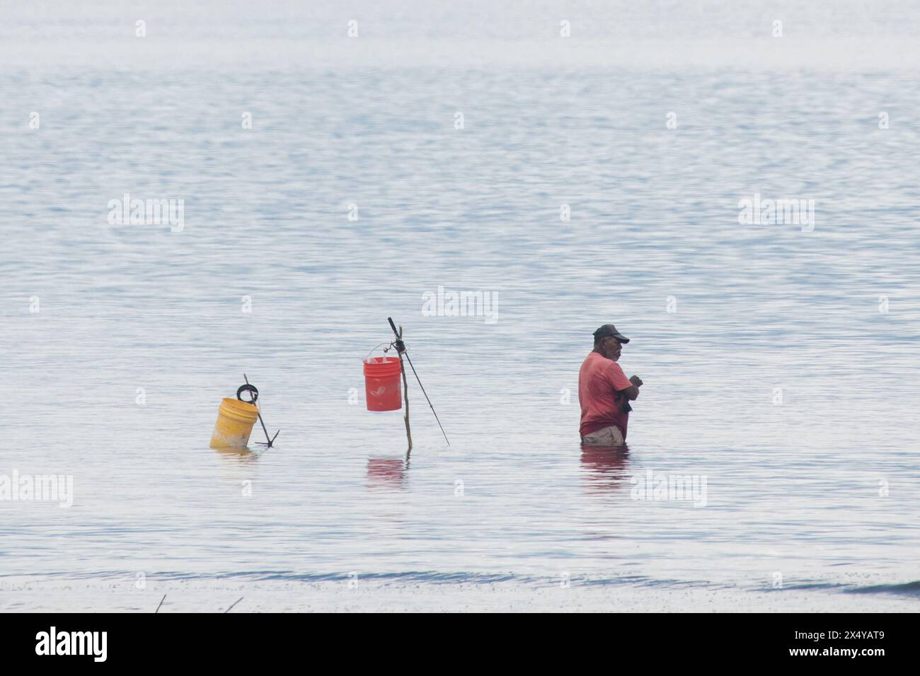 Artisanal fishing hi-res stock photography and images - Alamy