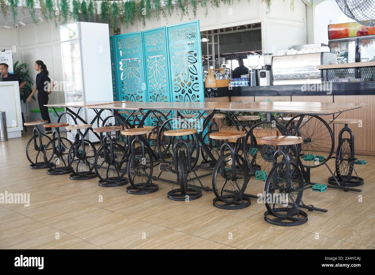 Innovative cafe seating hi-res stock photography and images - Alamy