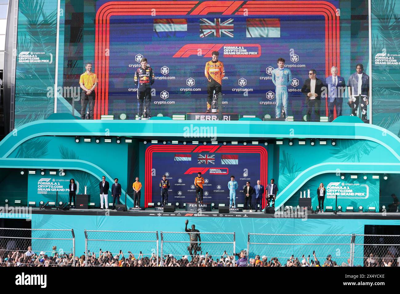 VERSTAPPEN Max (ned), Red Bull Racing RB20, NORRIS Lando (gbr), McLaren ...