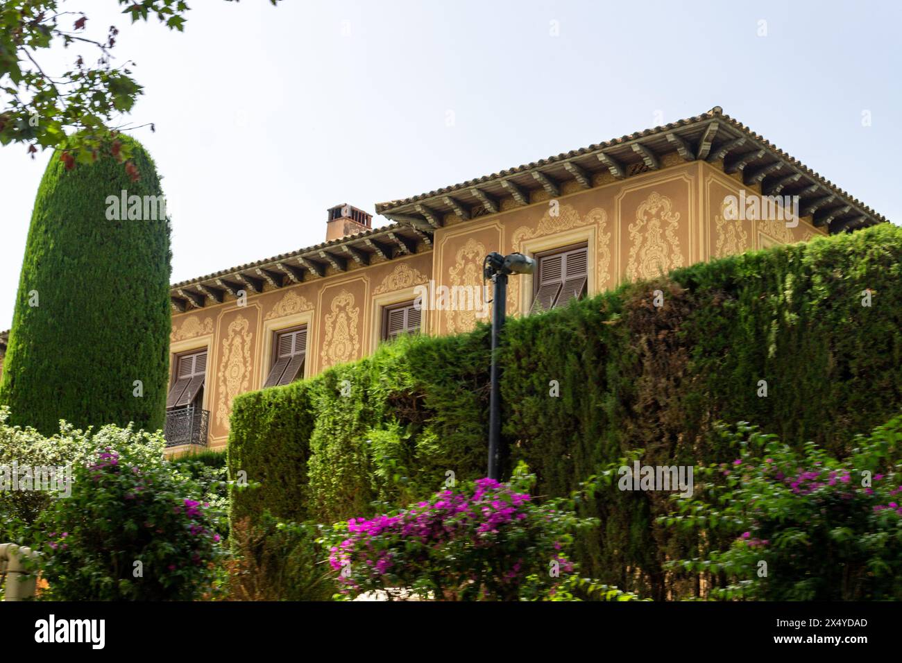Painted house in barcelona barcelona hi-res stock photography and ...