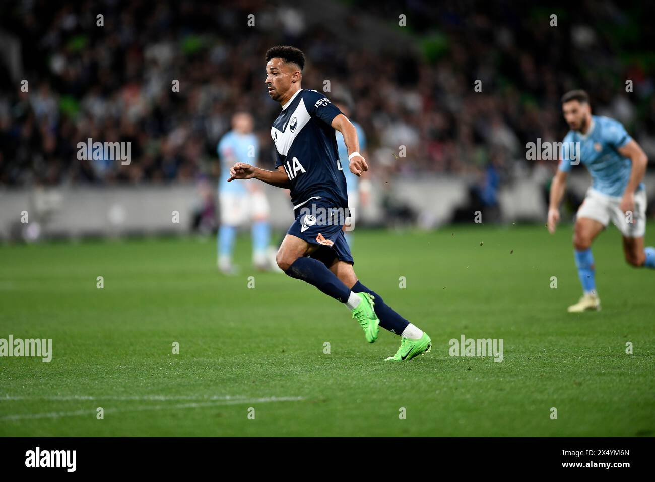 Ben folami playing football hi-res stock photography and images - Alamy
