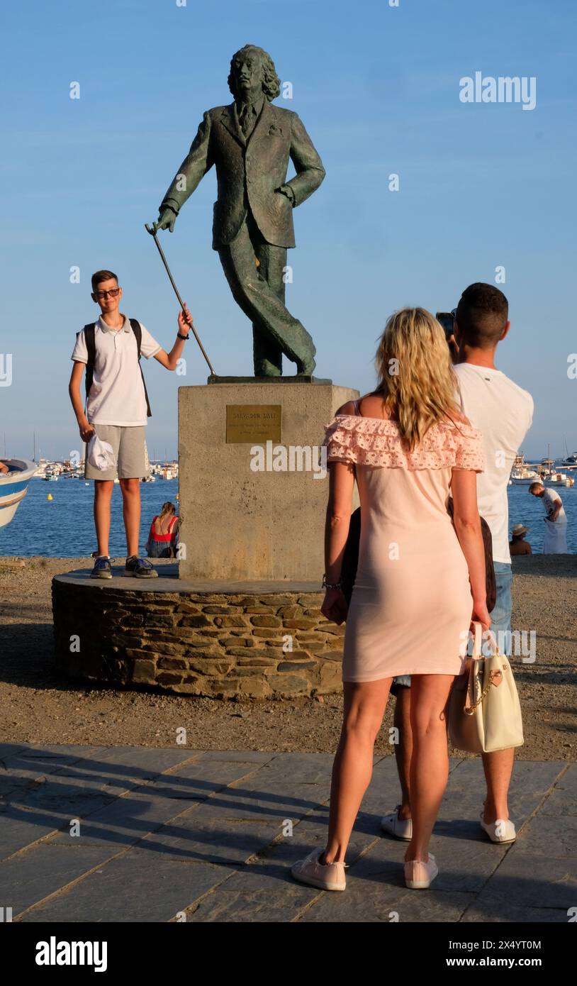 Statue humoristique hi-res stock photography and images - Alamy