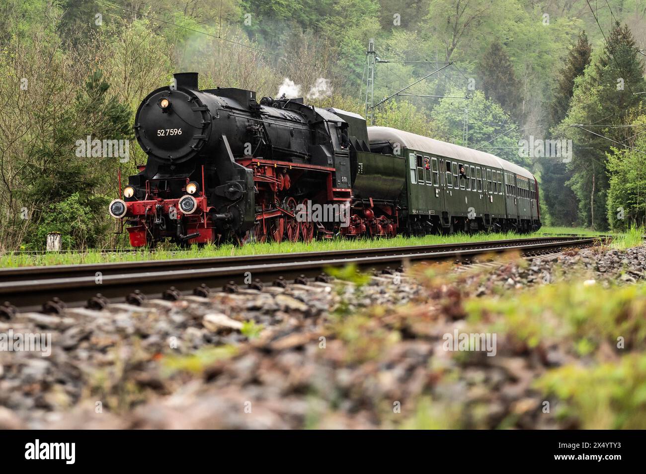 Rottweil, Germany. 05th May, 2024. The freight steam locomotive 52 7596 ...