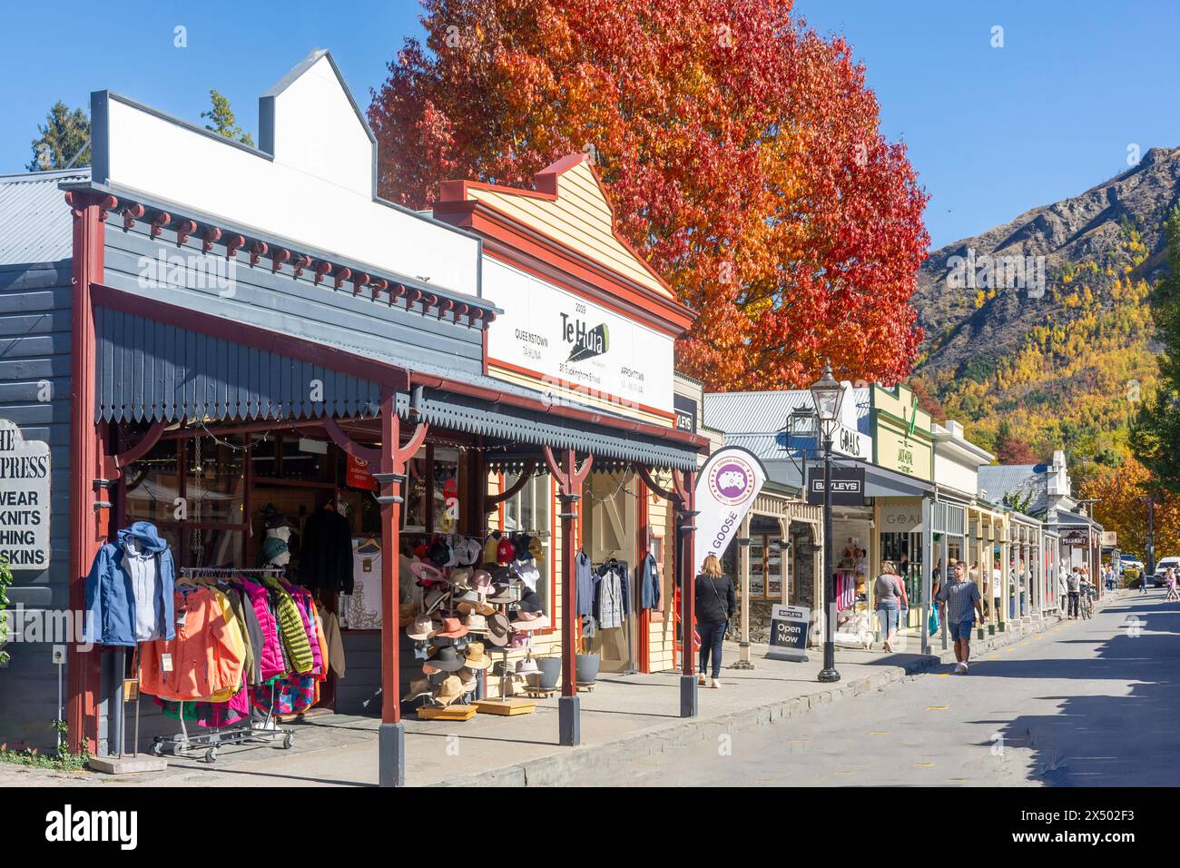 Shops and cafe in autumn, Buckingham Street, Arrowtown, Otago, South ...