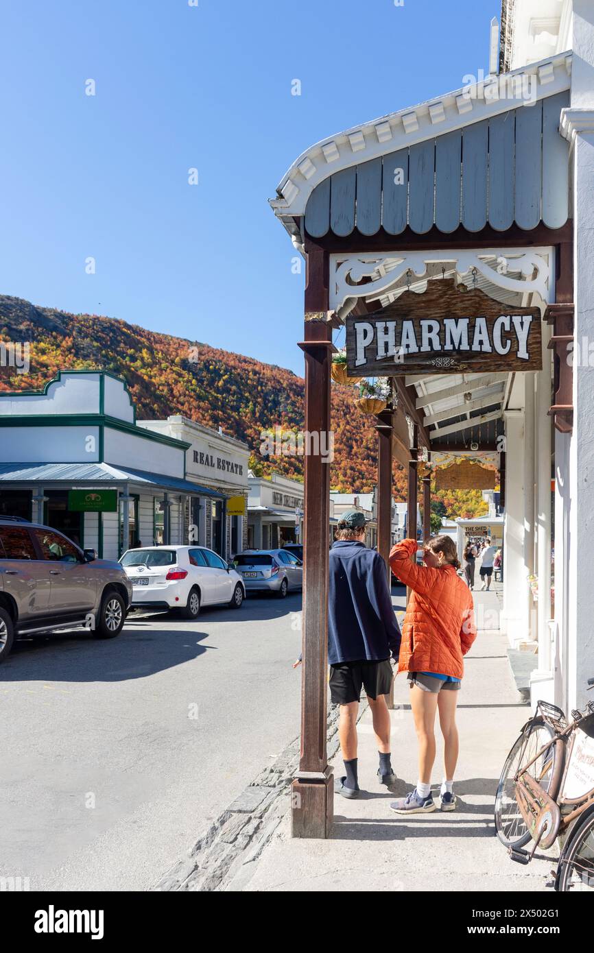 Period shop frontages in autumn, Buckingham Street, Arrowtown, Otago ...