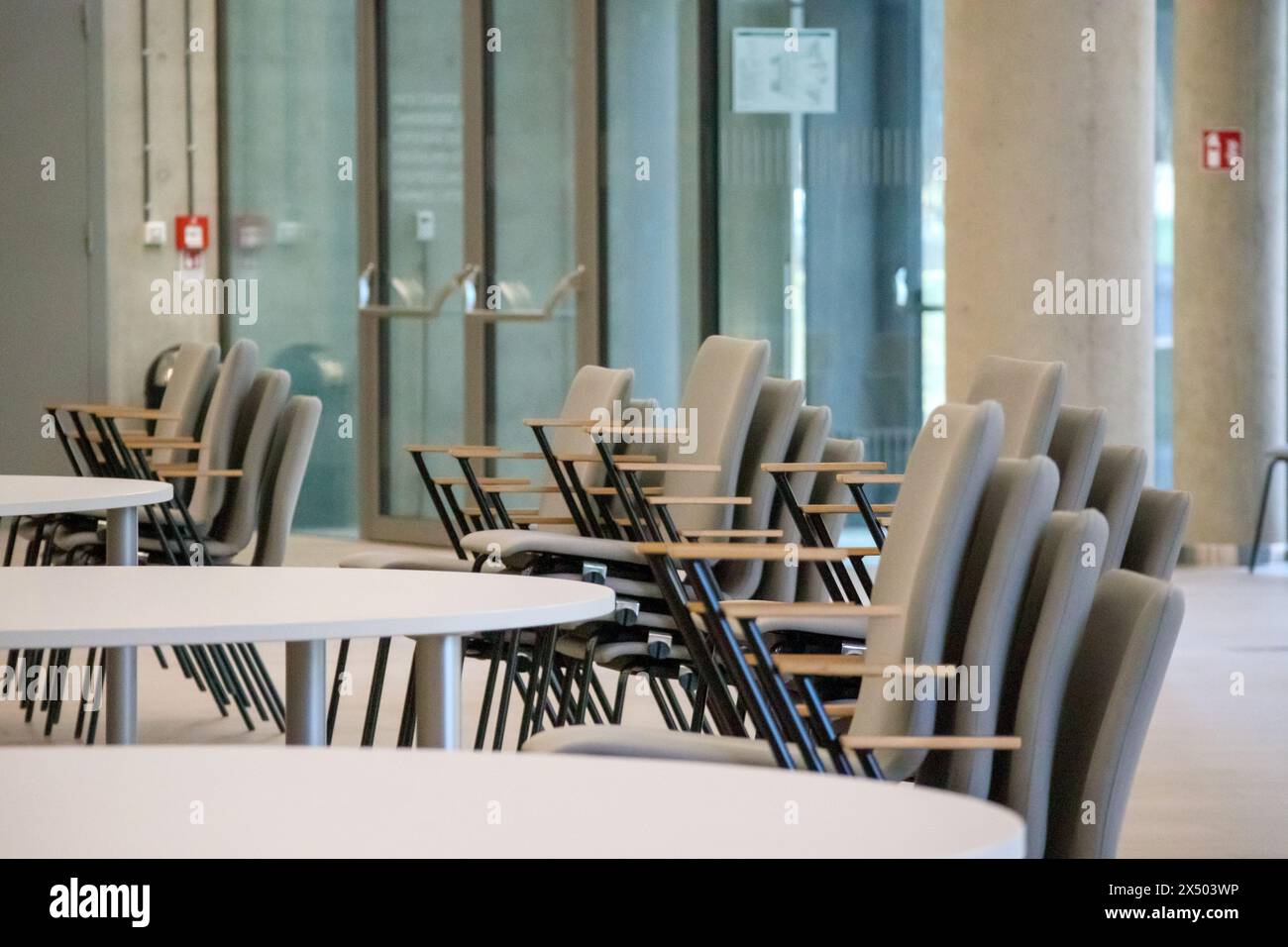 Tables and chairs in a classroom hi-res stock photography and images ...