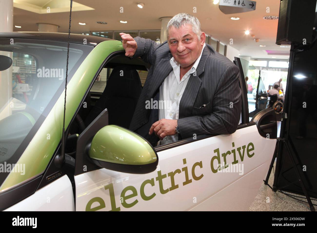 Hannover, Eröffnung des Smart-Center in der Niederleassung von Mercedes ...