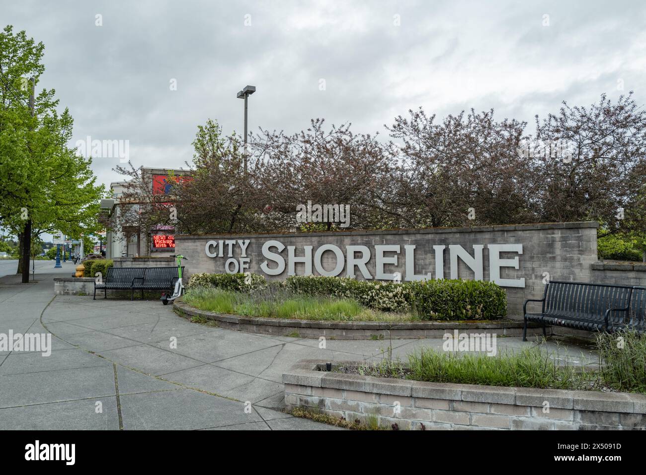 Shoreline, United States. 05th May, 2024. A view of a leaning power ...