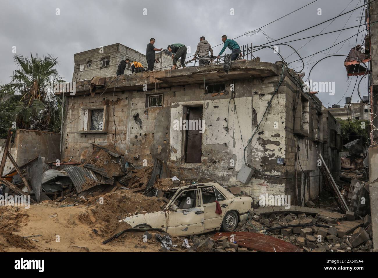 Rafah, Palestinian Territories. 06th May, 2024. Palestinians inspect a ...