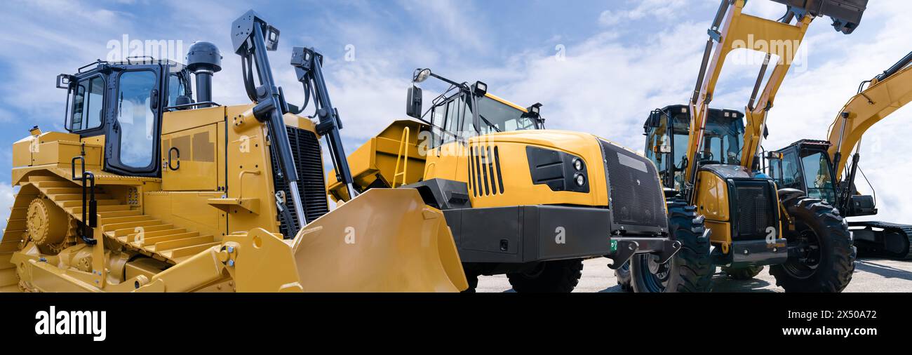 Fleet of yellow construction machines Stock Photo - Alamy
