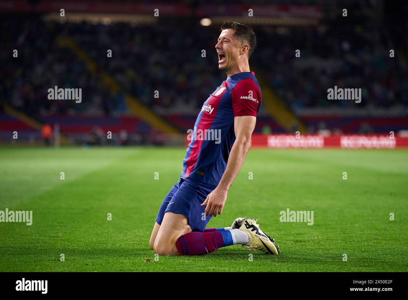 BARCELONA, SPAIN - APRIL 29: Robert Lewandowski of FC Barcelona ...