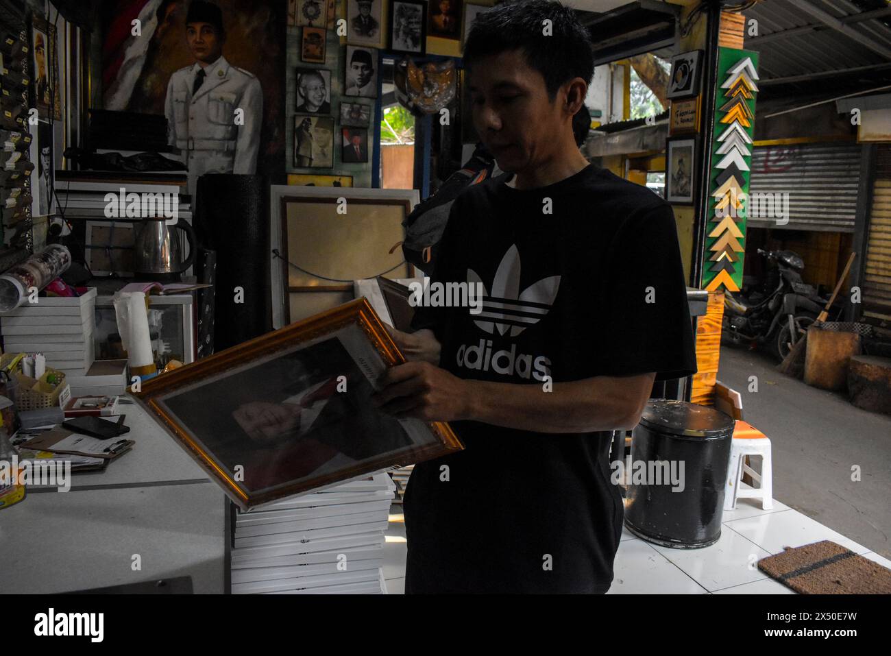 Bandung, West Java, Indonesia. 6th May, 2024. A vendor sells framed ...