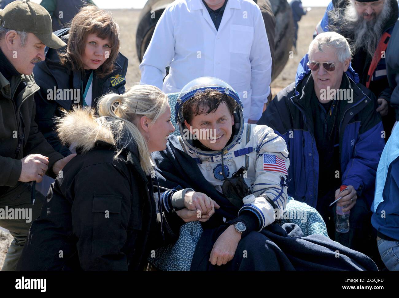 KAZ, KASACHSTAN : An der Landezone der Sojus-Kapsel : Kosmonaut Charles ...