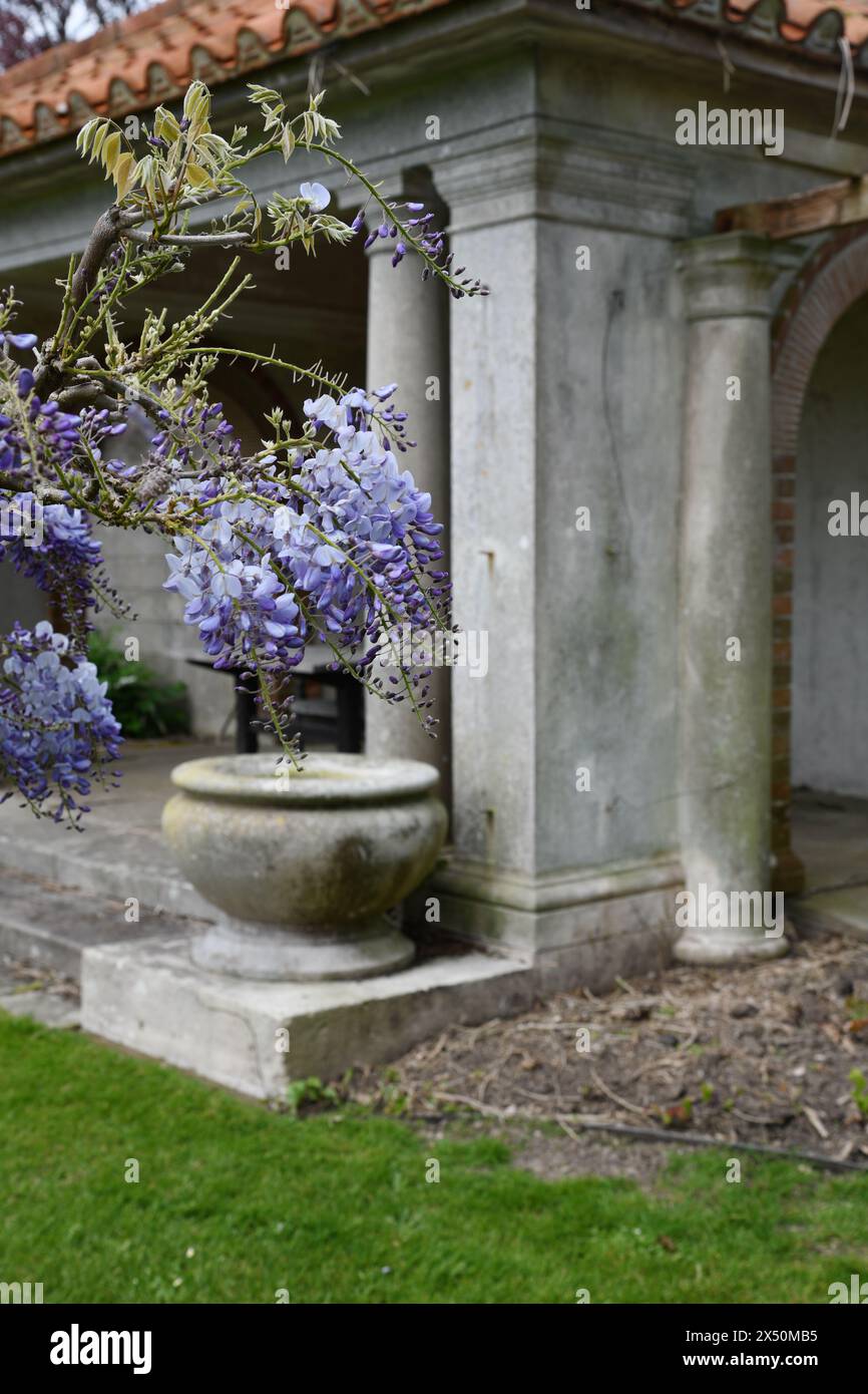 Roman inspired architecture hi-res stock photography and images - Alamy