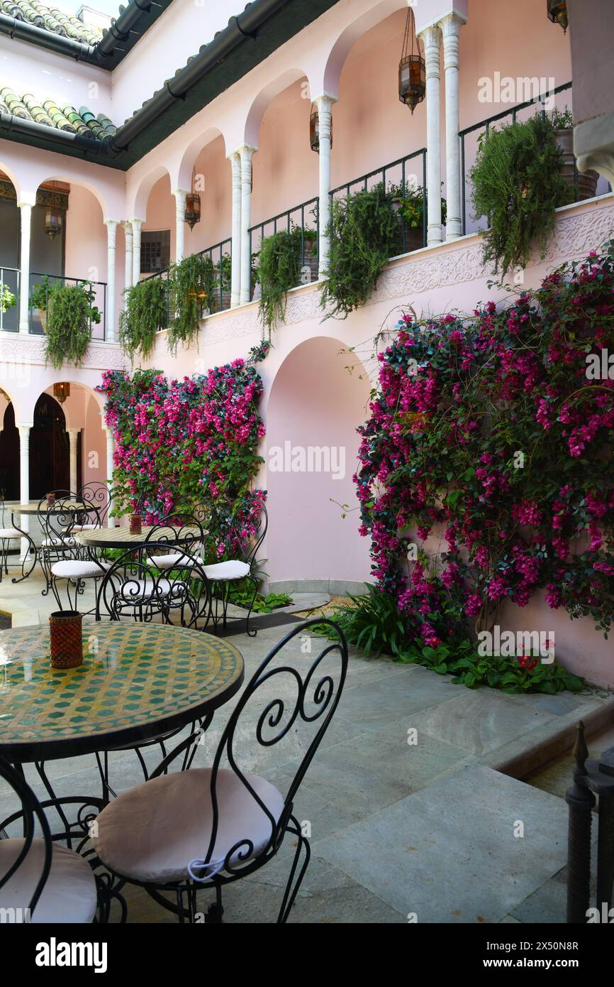 Pretty balcony garden with seating hi-res stock photography and images ...