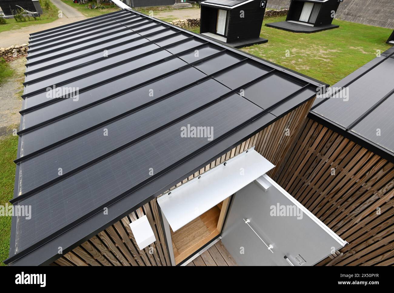 MUJI HOUSE unveils solar panels on the "Zero Infrastructure House" experiment project at ...