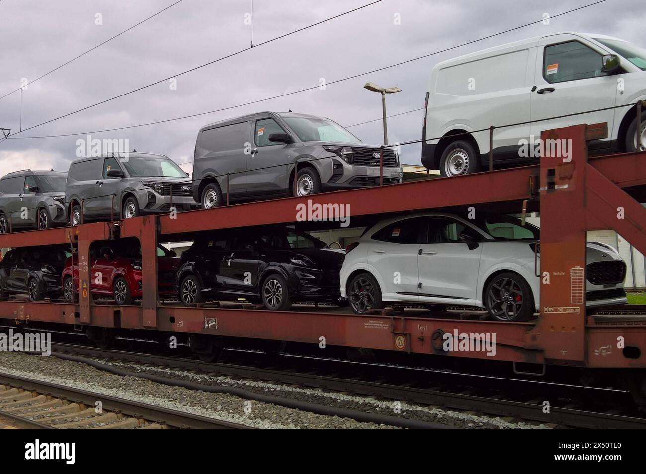 Ford cars transporter hi-res stock photography and images - Alamy