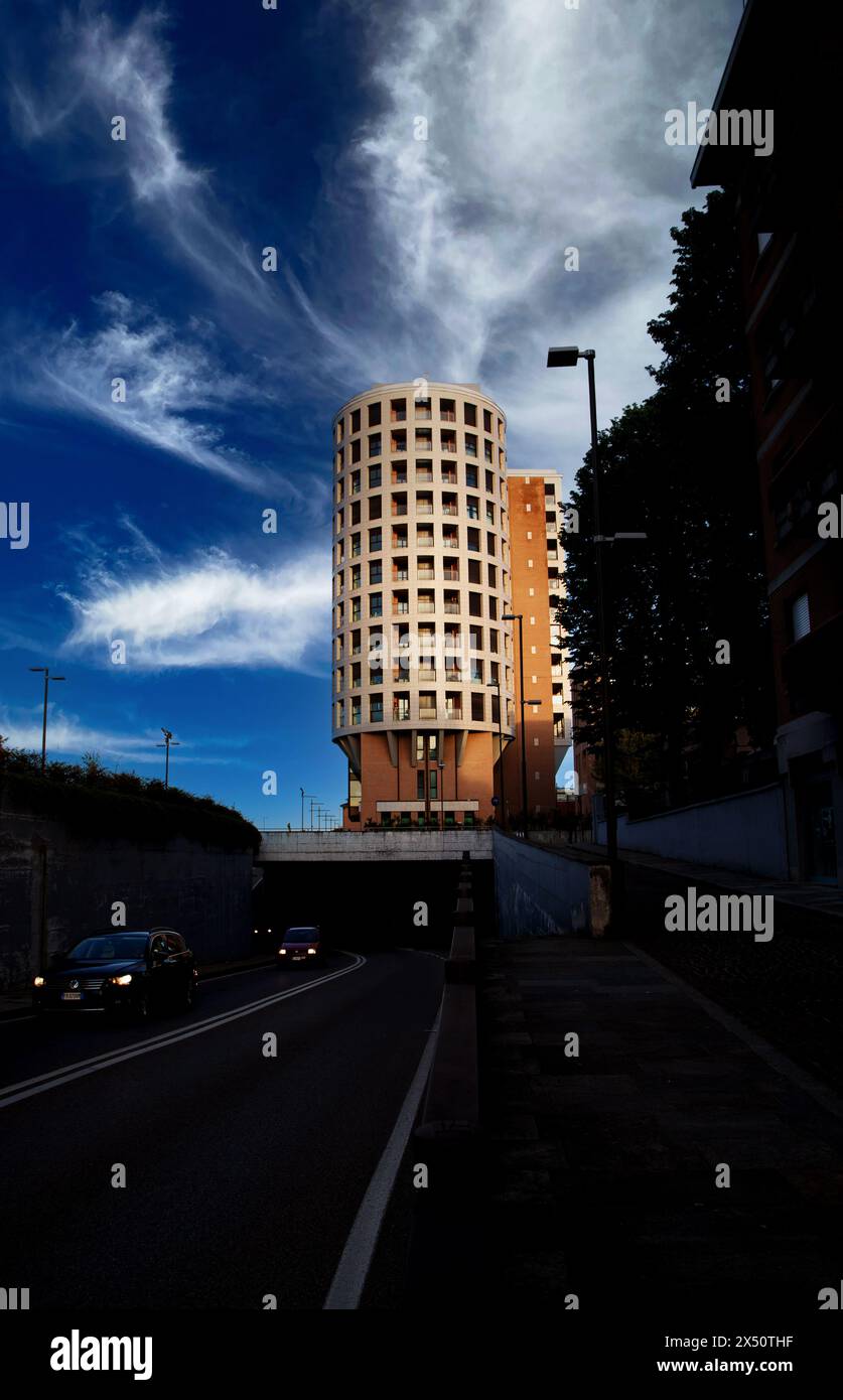 Cylindrical building construction hi-res stock photography and images ...