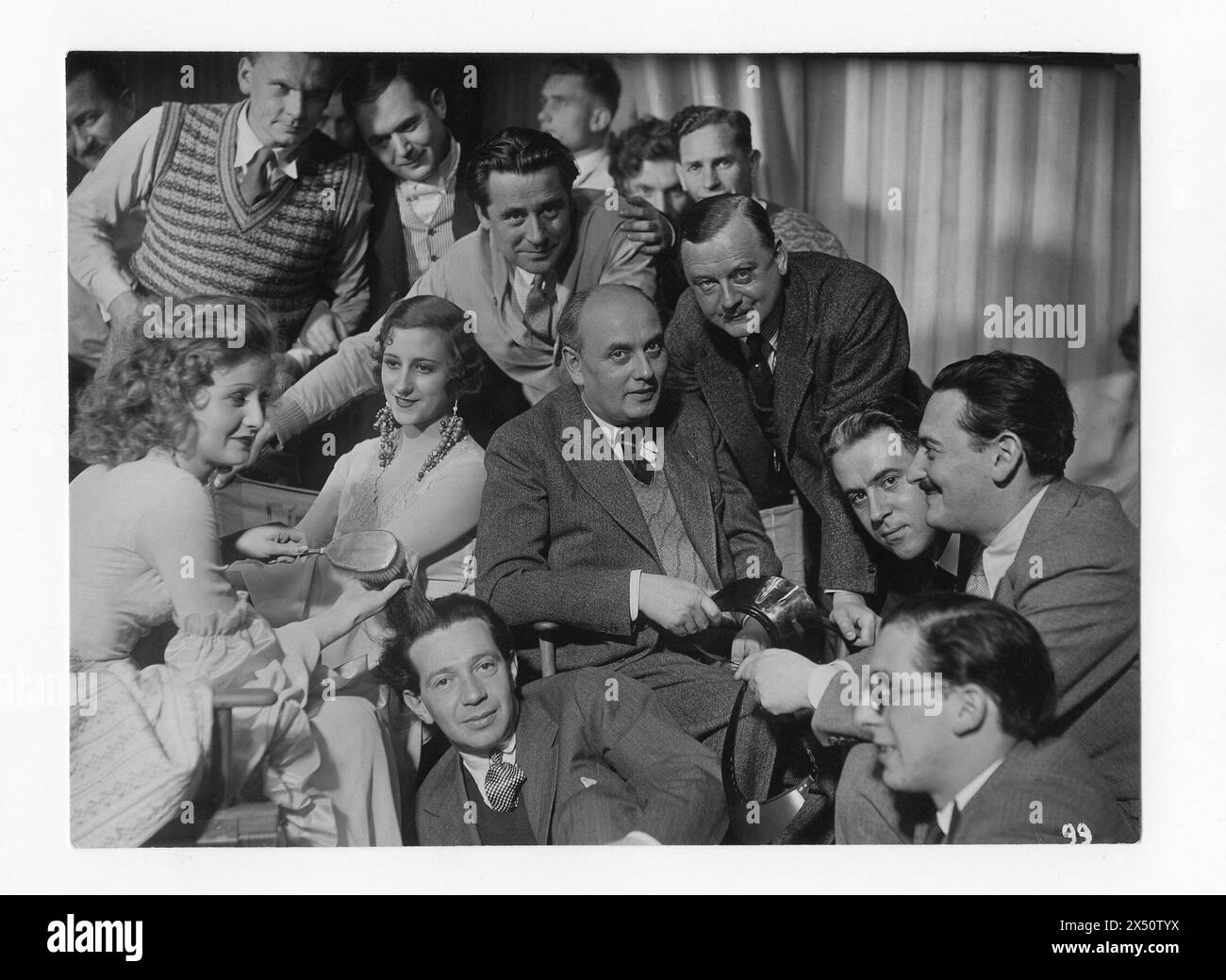 LILIAN HARVEY on the set of the German film EINBRECHER (BURGLARS) 1930 ...