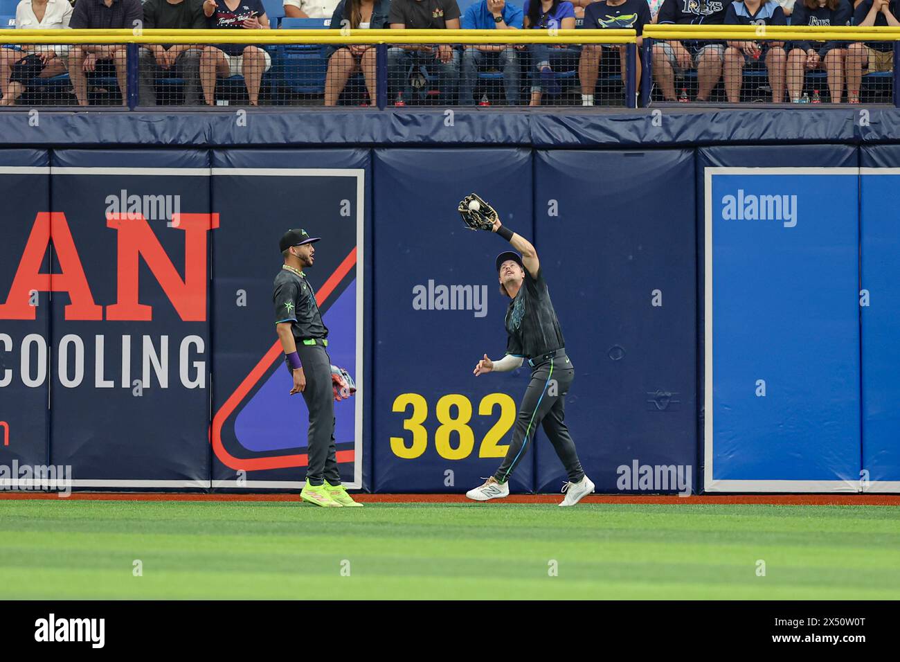 St. Petersburg, FL: Tampa Bay Rays outfielder Jonny DeLuca (21) catches ...