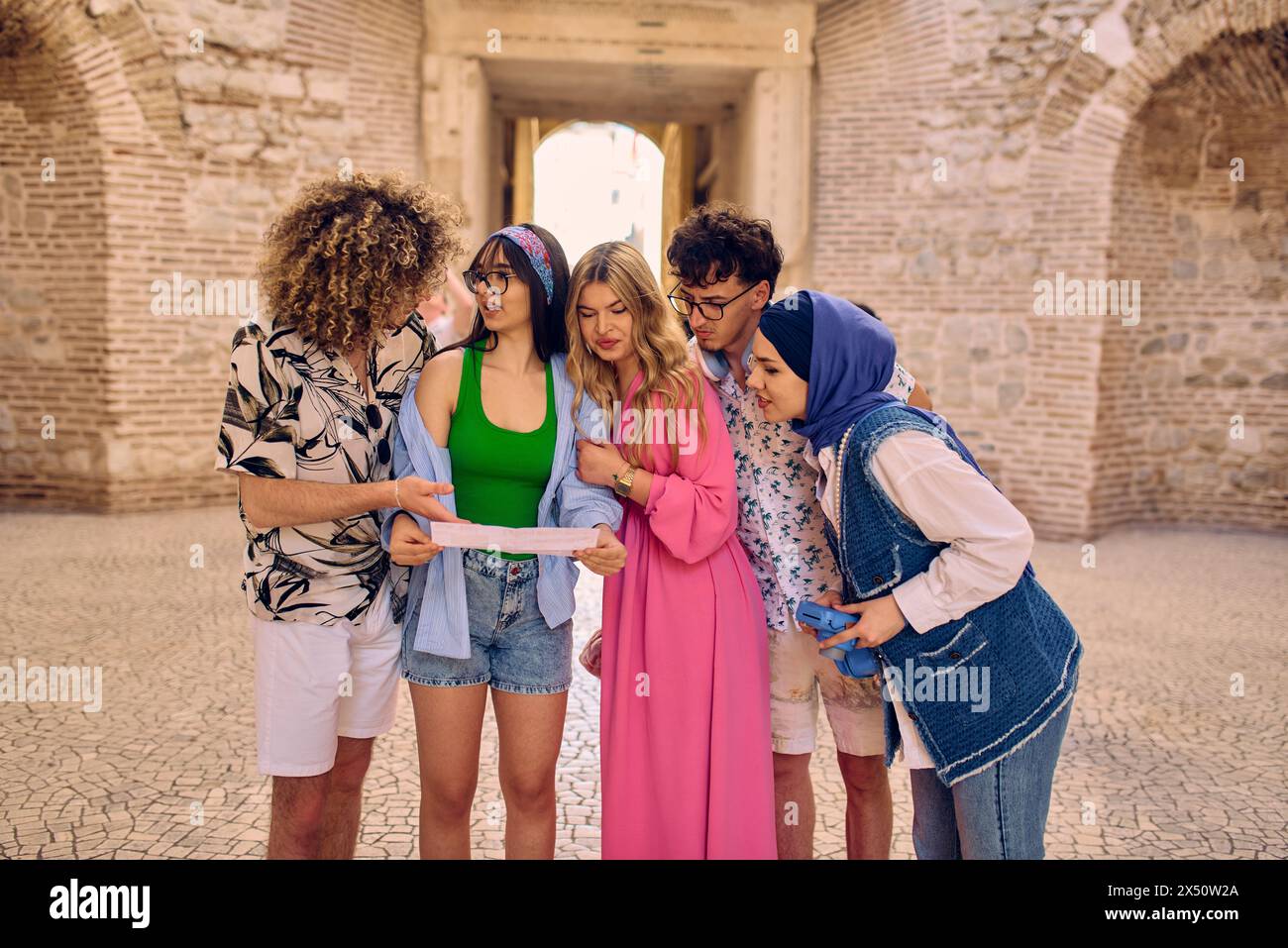 Happy traveling friends tourists sightseeing with map in hand Stock ...