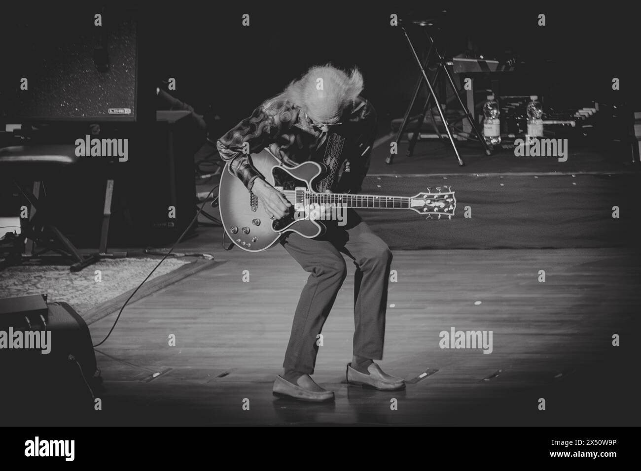 Steve Howe of the group YES during the THE CLASSIC TALES OF YES TOUR ...