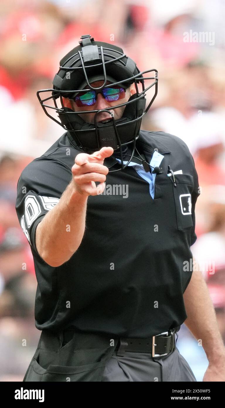 St. Louis, United States. 05th May, 2024. Home plate umpire Alex May ...