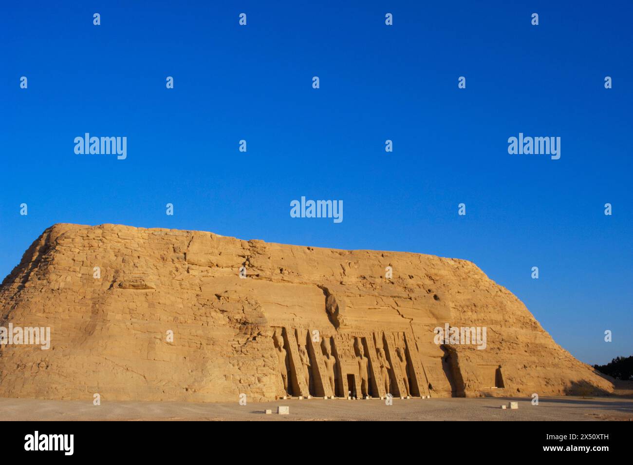 Statue de pharaon ramesses hi-res stock photography and images - Alamy