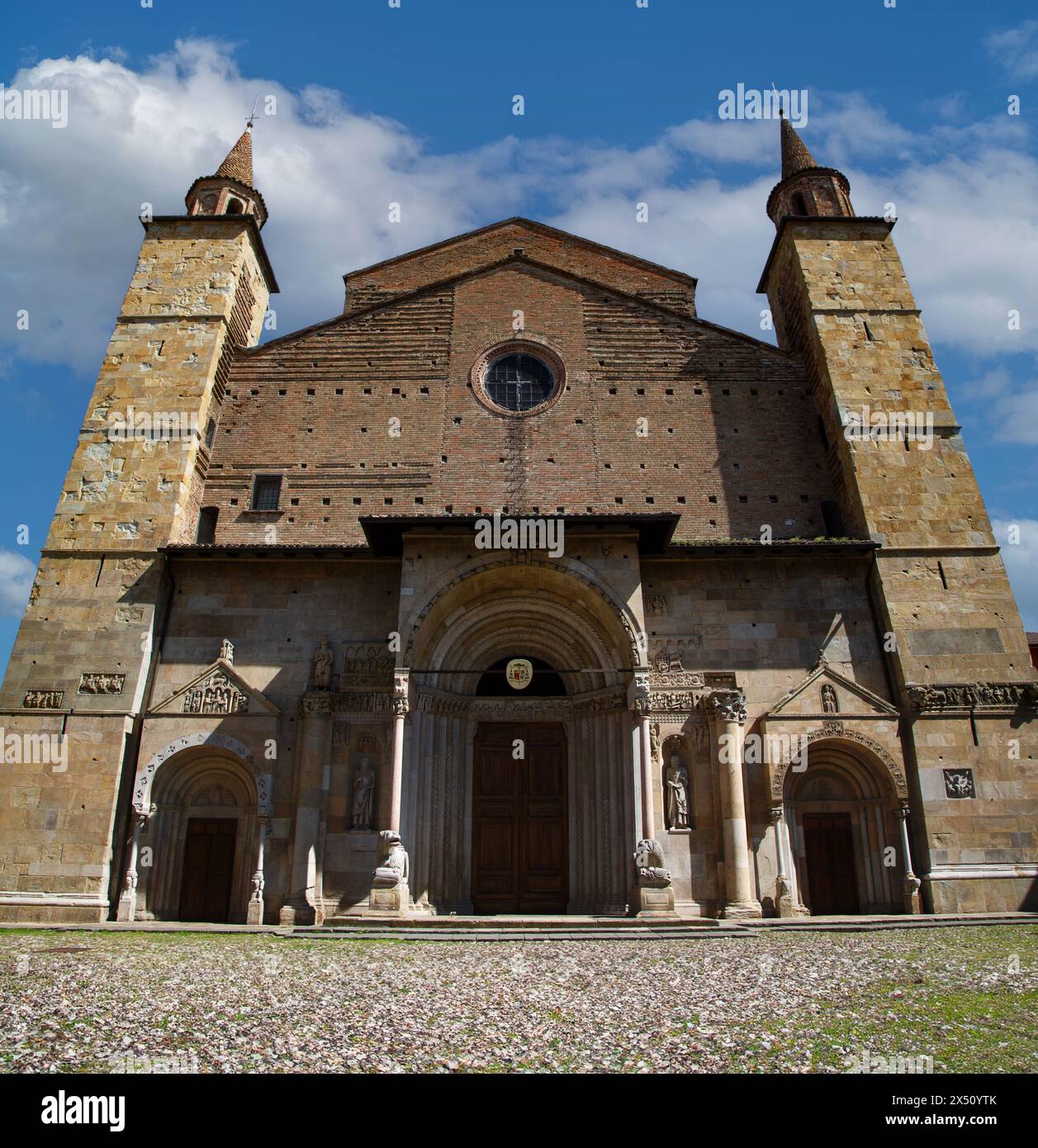 Romanesque gothic facade basilica hi-res stock photography and images ...