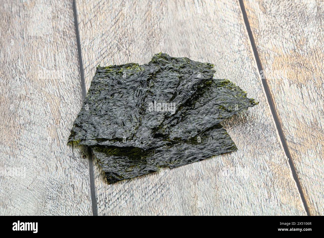 Korean nori seaweed chips heap snack Stock Photo - Alamy