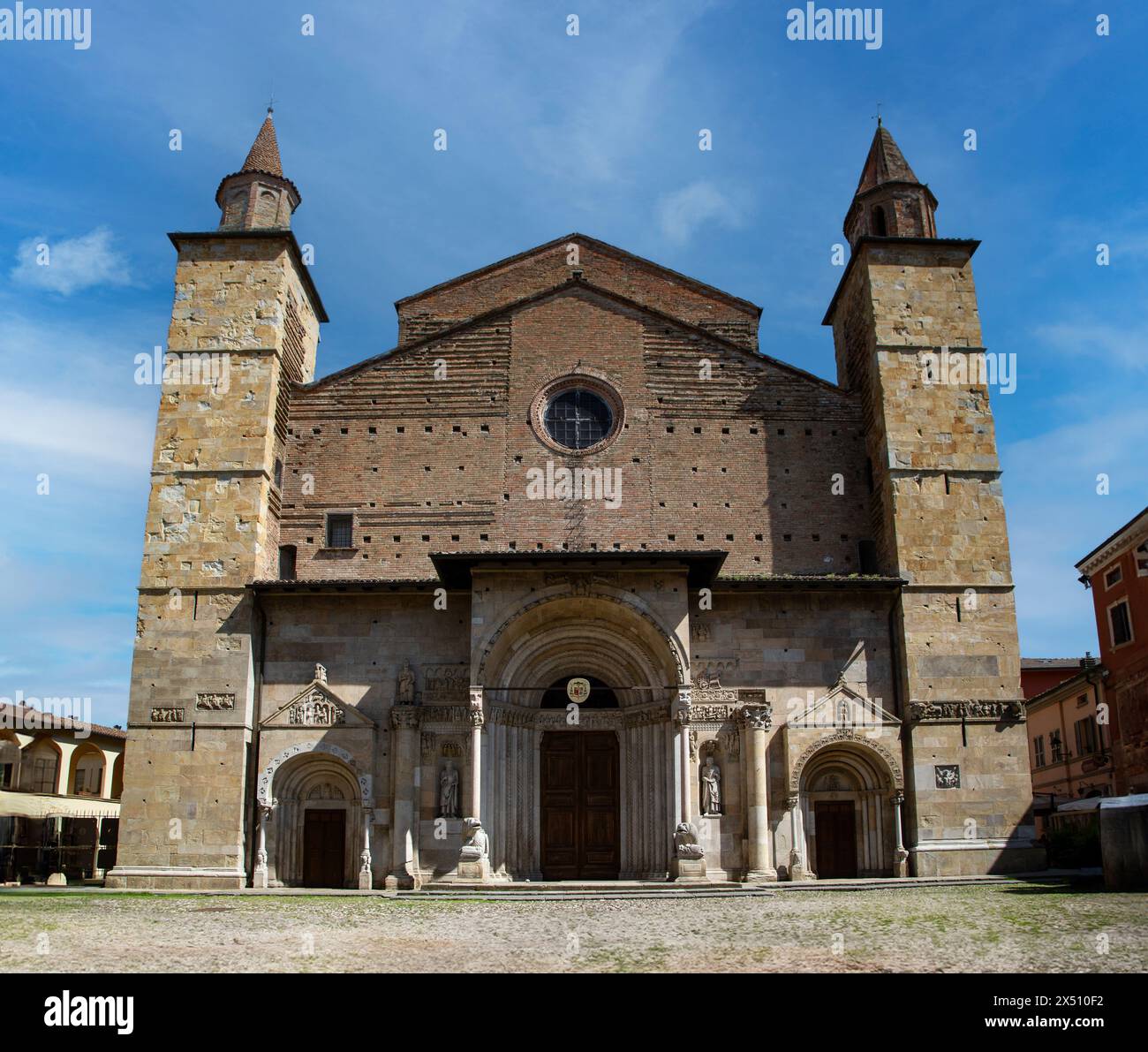Pilgrimage architecture hi-res stock photography and images - Alamy