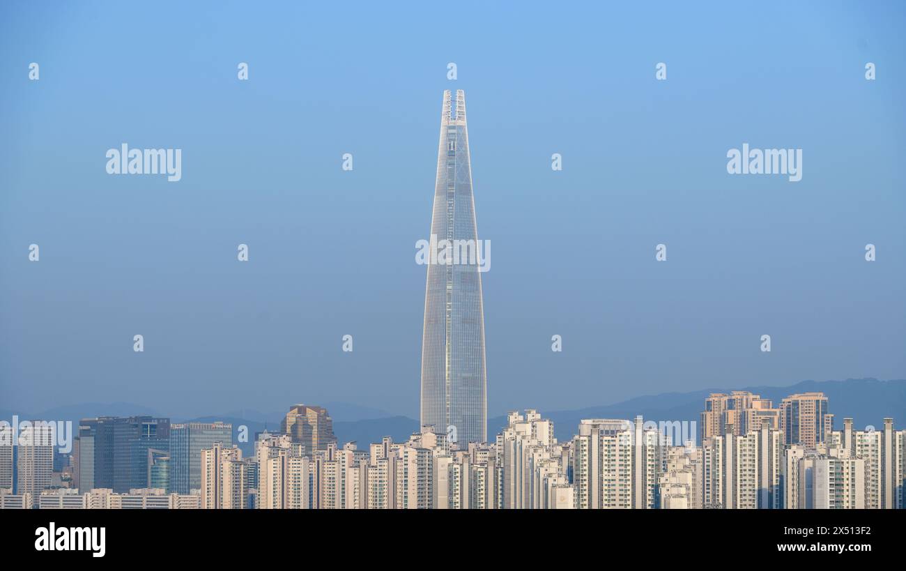 100 storey hi-res stock photography and images - Alamy