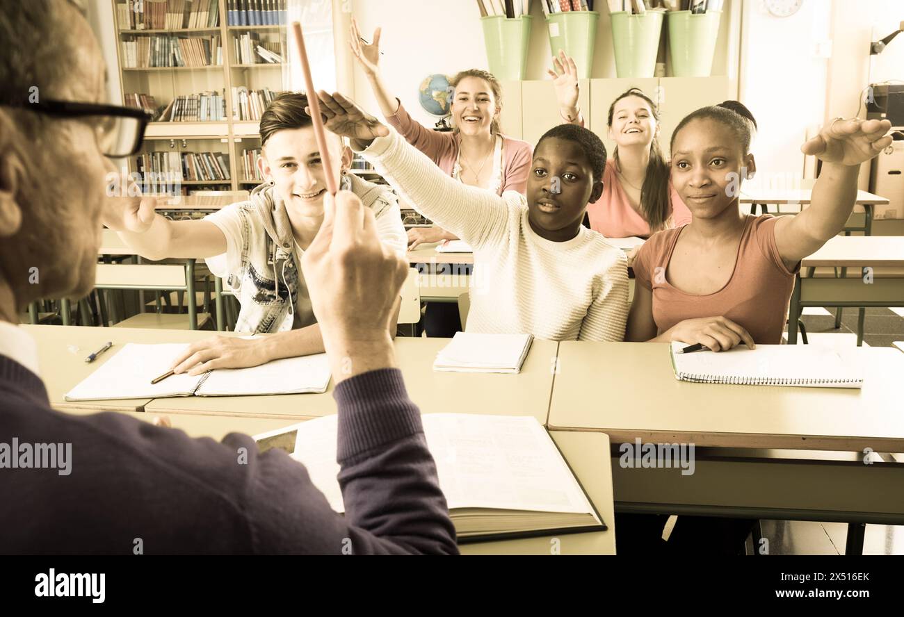 Students pull hands on lesson Stock Photo - Alamy