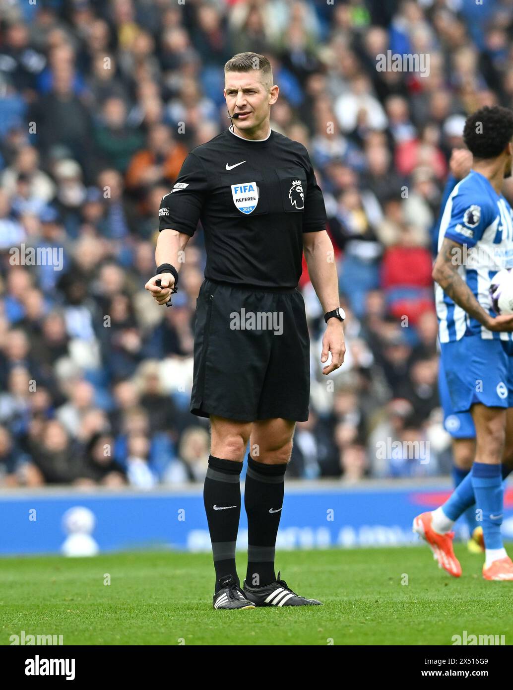 Robert jones referee hi-res stock photography and images - Alamy