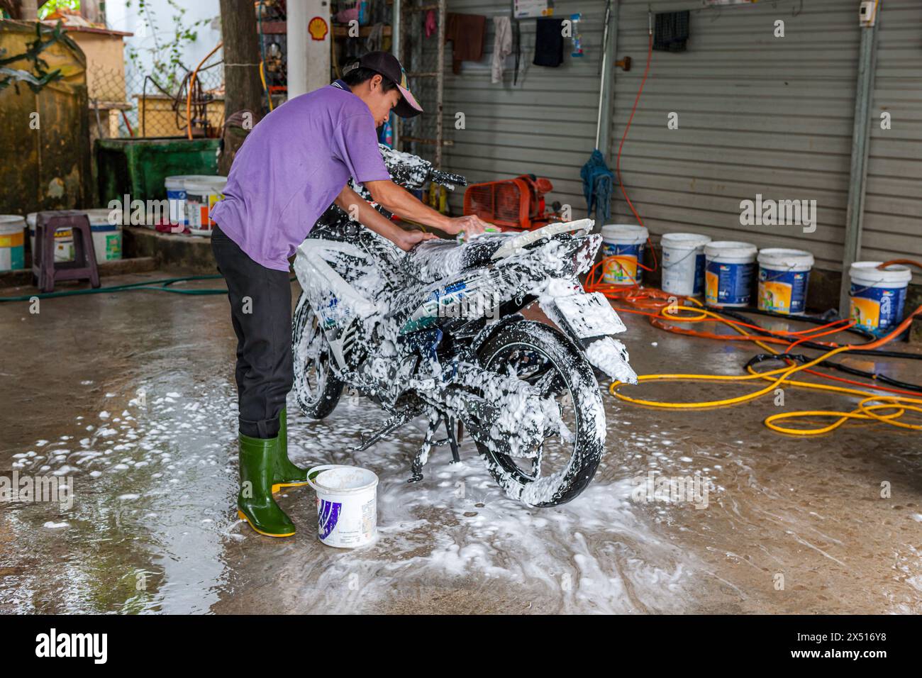 Motor wash hi-res stock photography and images - Alamy