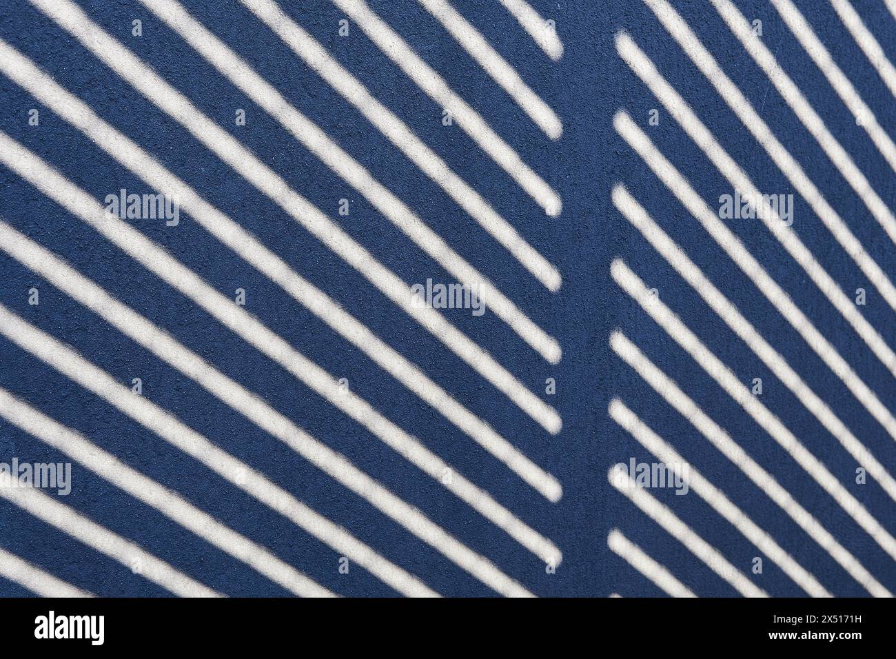 texture of diagonal lines shadows on a grey wall Stock Photo - Alamy