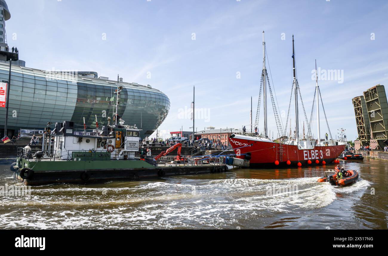 Bremerhaven, Germany. 06th May, 2024. On its way from the shipyard to ...