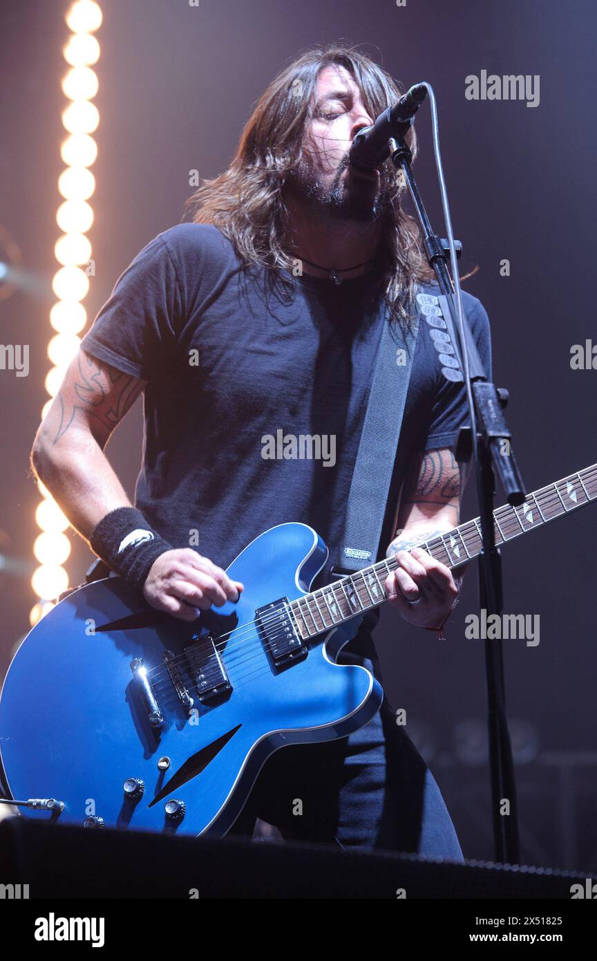 London, UK. 25 Feb 2011. Lead singer Dave Grohl of American rock band ...