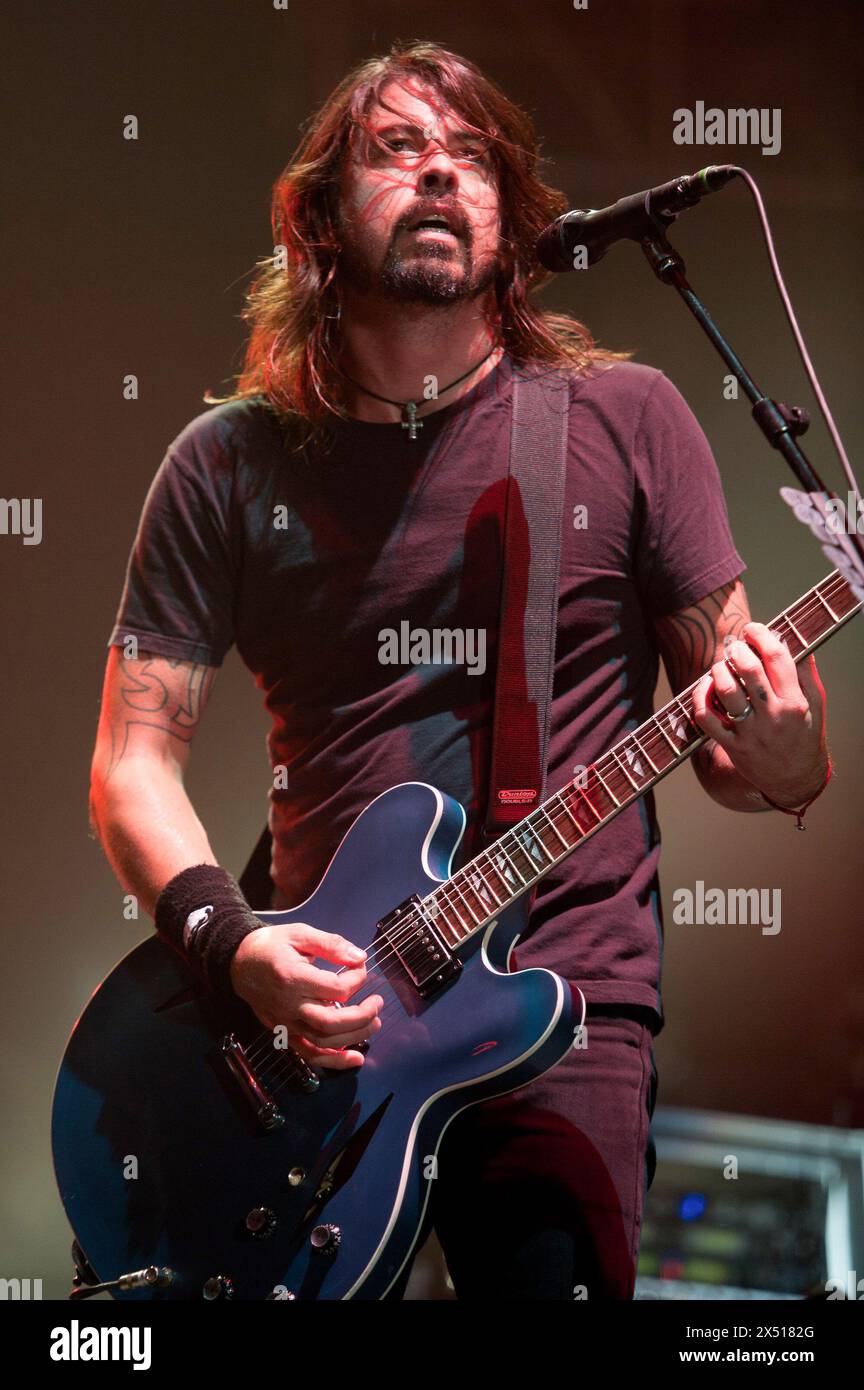 London, UK. 25 Feb 2011. Lead singer Dave Grohl of American rock band ...