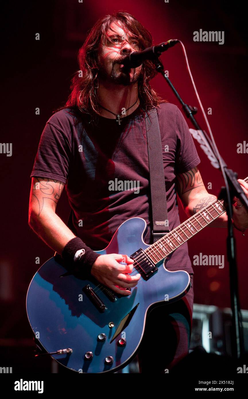 London, UK. 25 Feb 2011. Lead singer Dave Grohl of American rock band ...