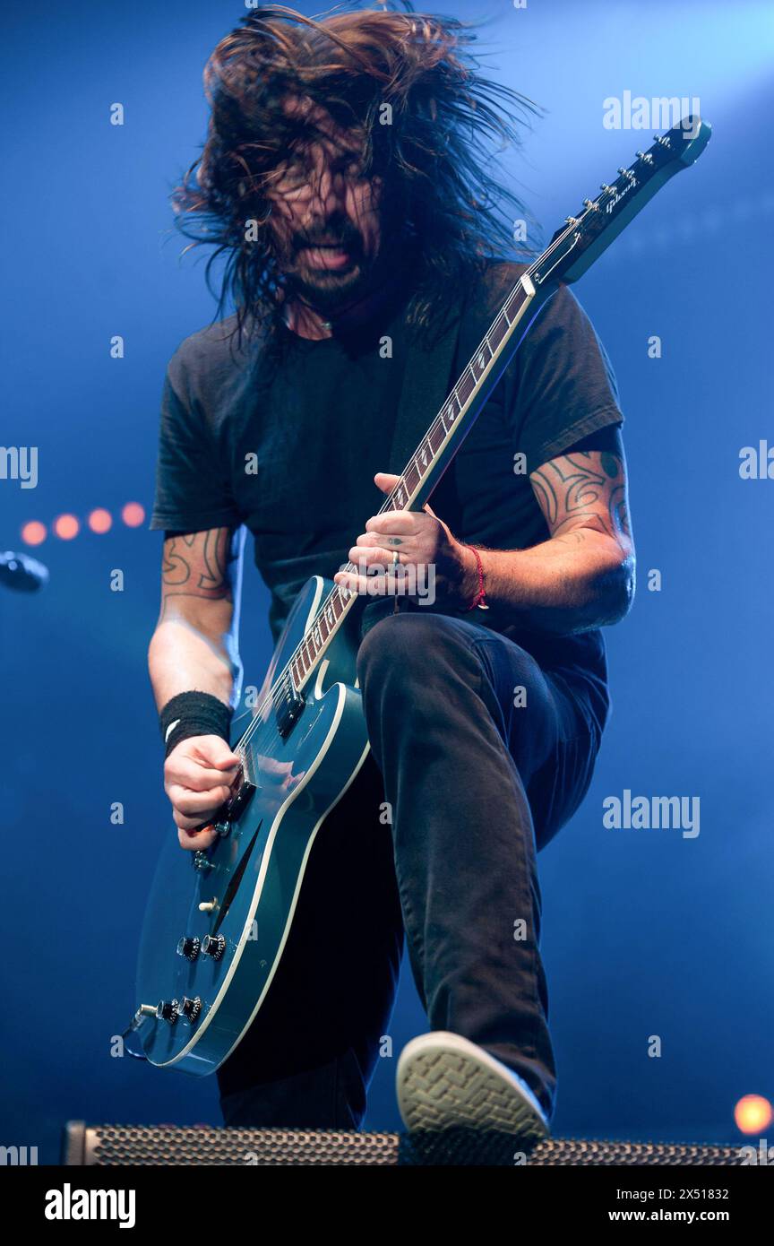 London, UK. 25 Feb 2011. Lead singer Dave Grohl of American rock band ...