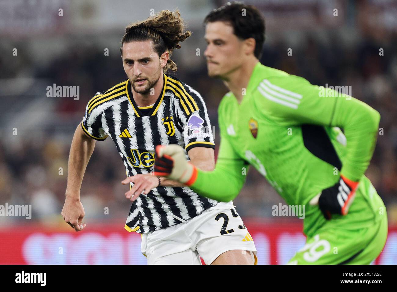 Adrien Rabiot of Juventus in action under pressure from Mile Svilar ...