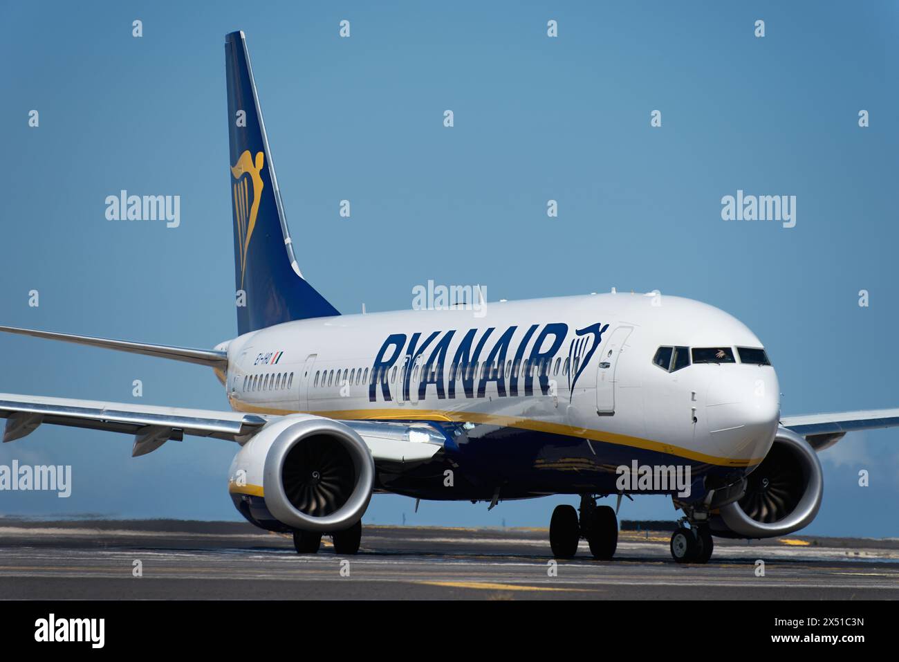 Jet2 737 200 hi-res stock photography and images - Alamy